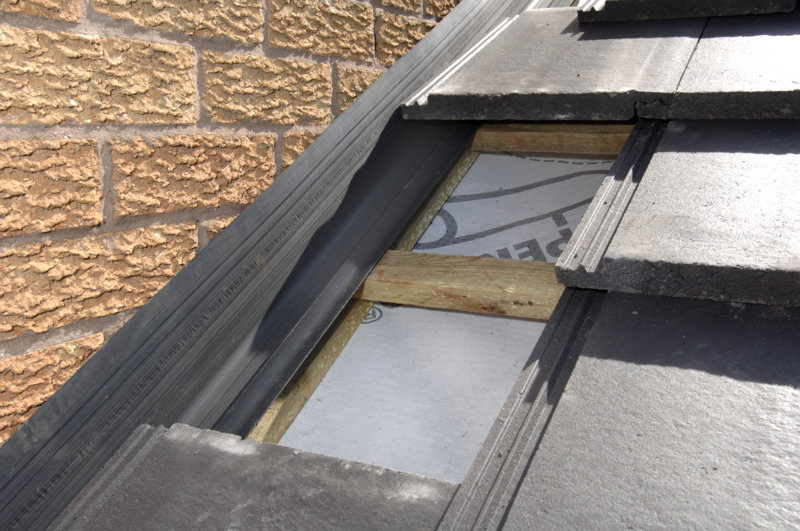 Klober PVC Secret Gutter - 97 x 3000mm (Pack of 5)